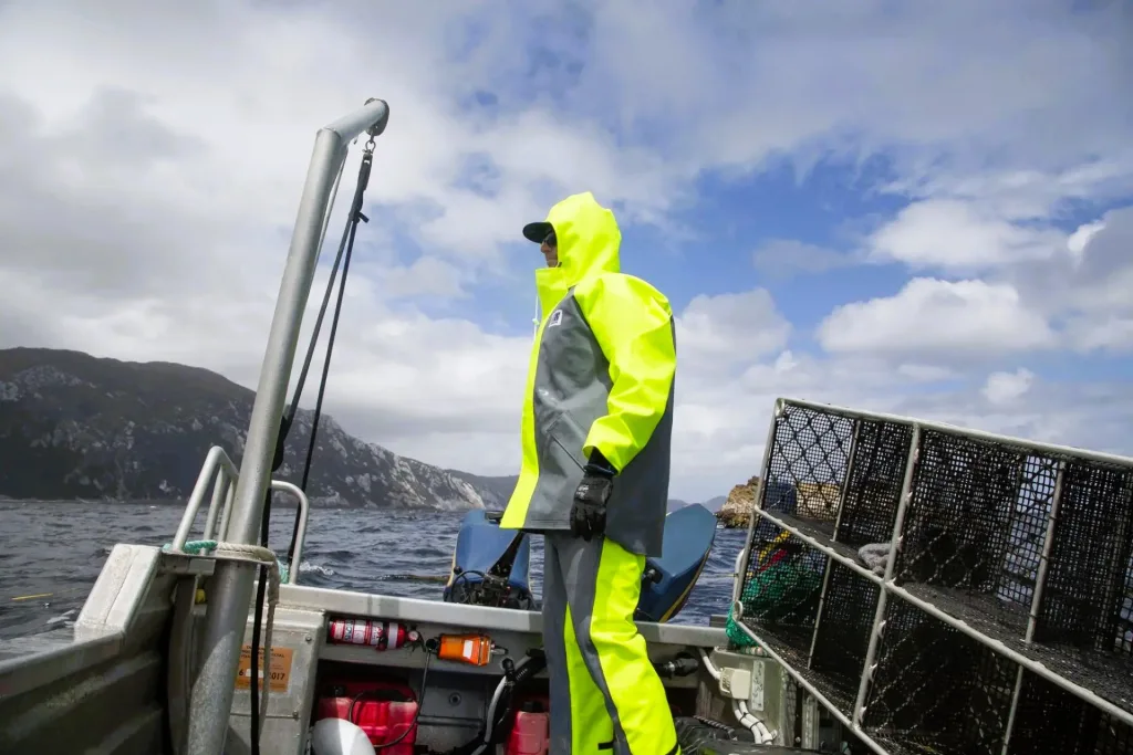 A Guide to Choosing the Right Clothing for Aquaculture Farmers - SNG